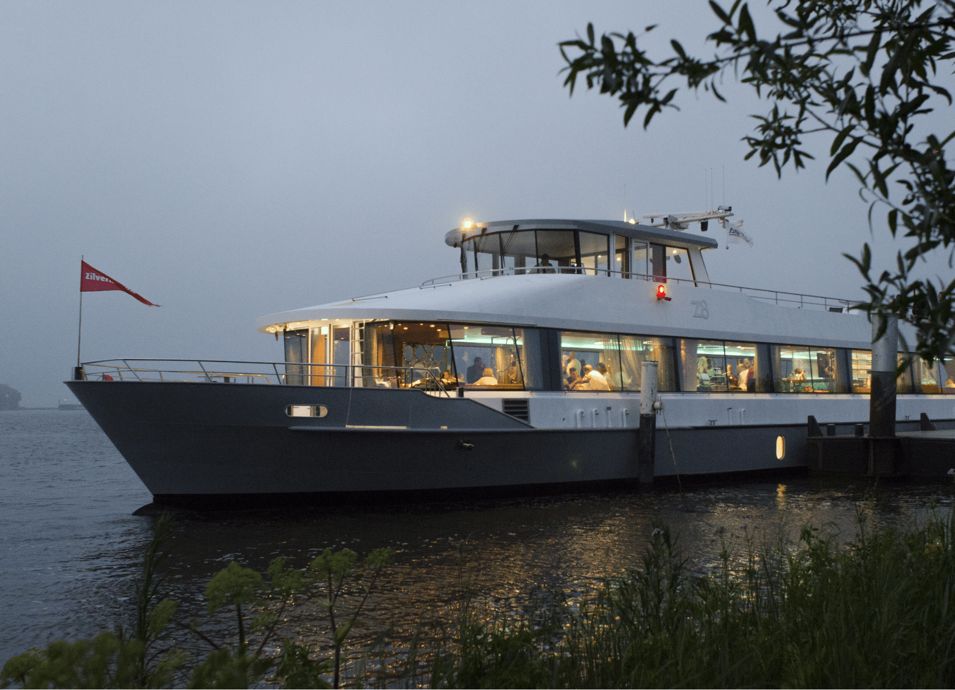 Elektrische boot huren voor duurzaam varen | Z-Eventships